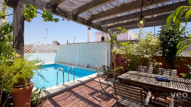 Rooftop Swimming Pools in Seville Holiday Apartments | veoapartment